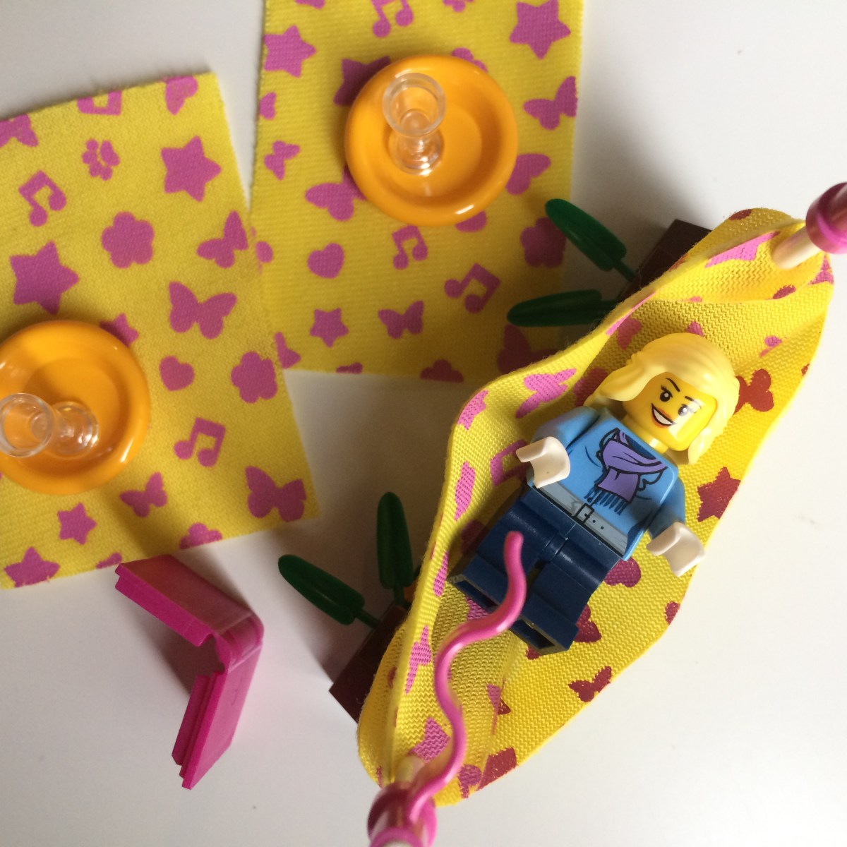 Review – #5002113 Lego Friends Beach Hammock Polybag